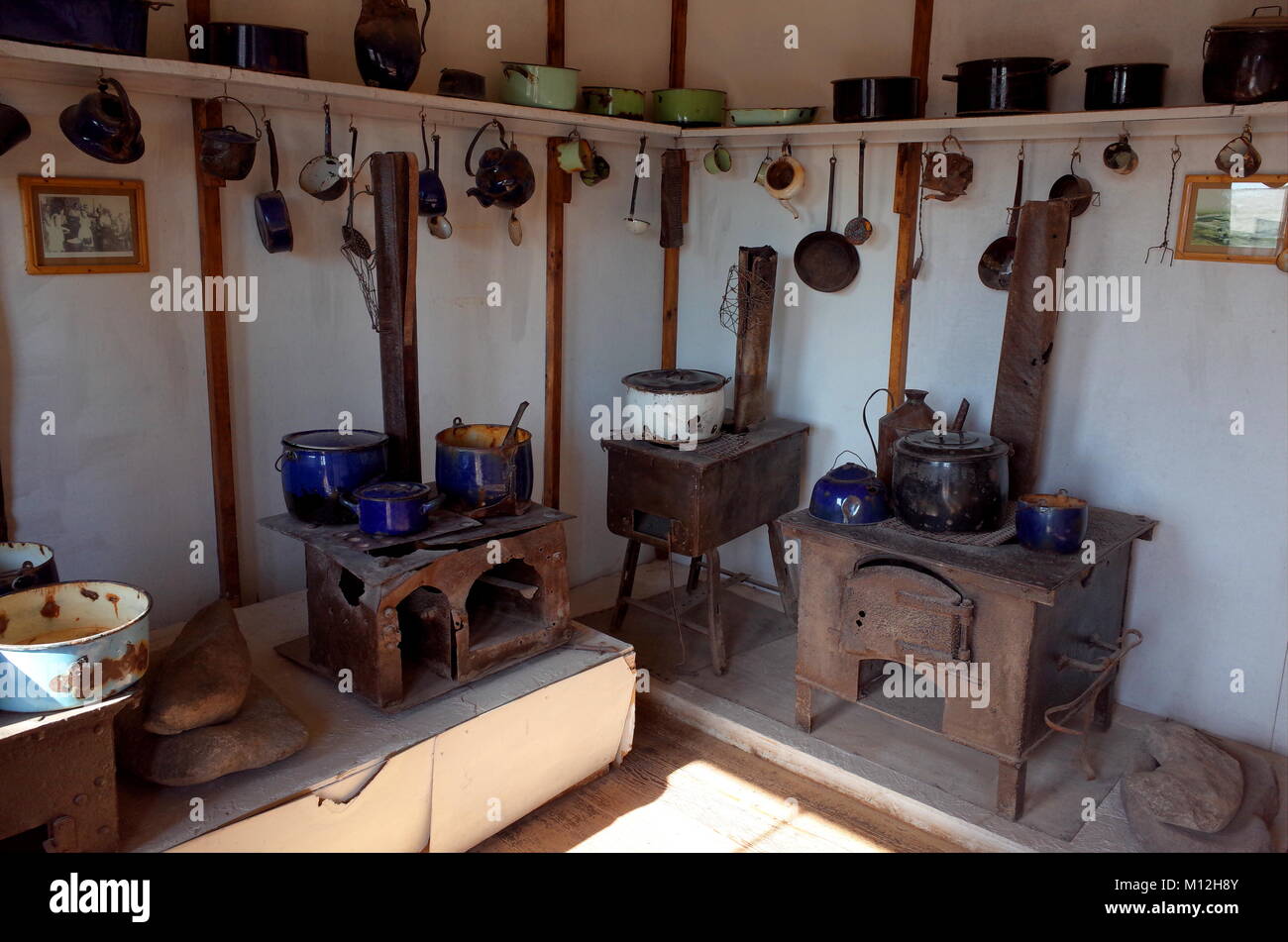 Communal cooking pots hi-res stock photography and images - Alamy