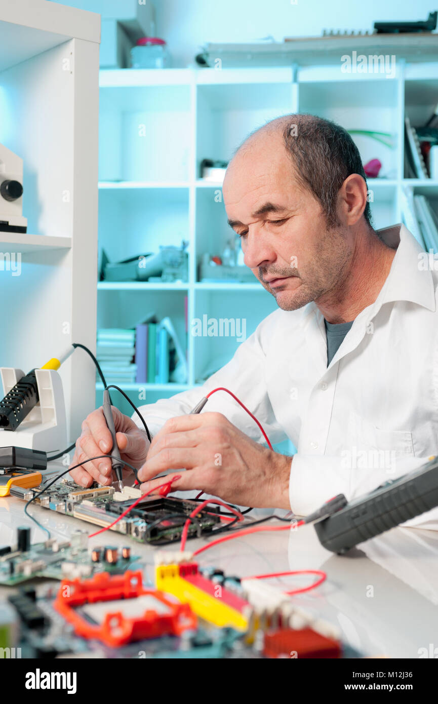 Test circuit hi-res stock photography and images - Alamy