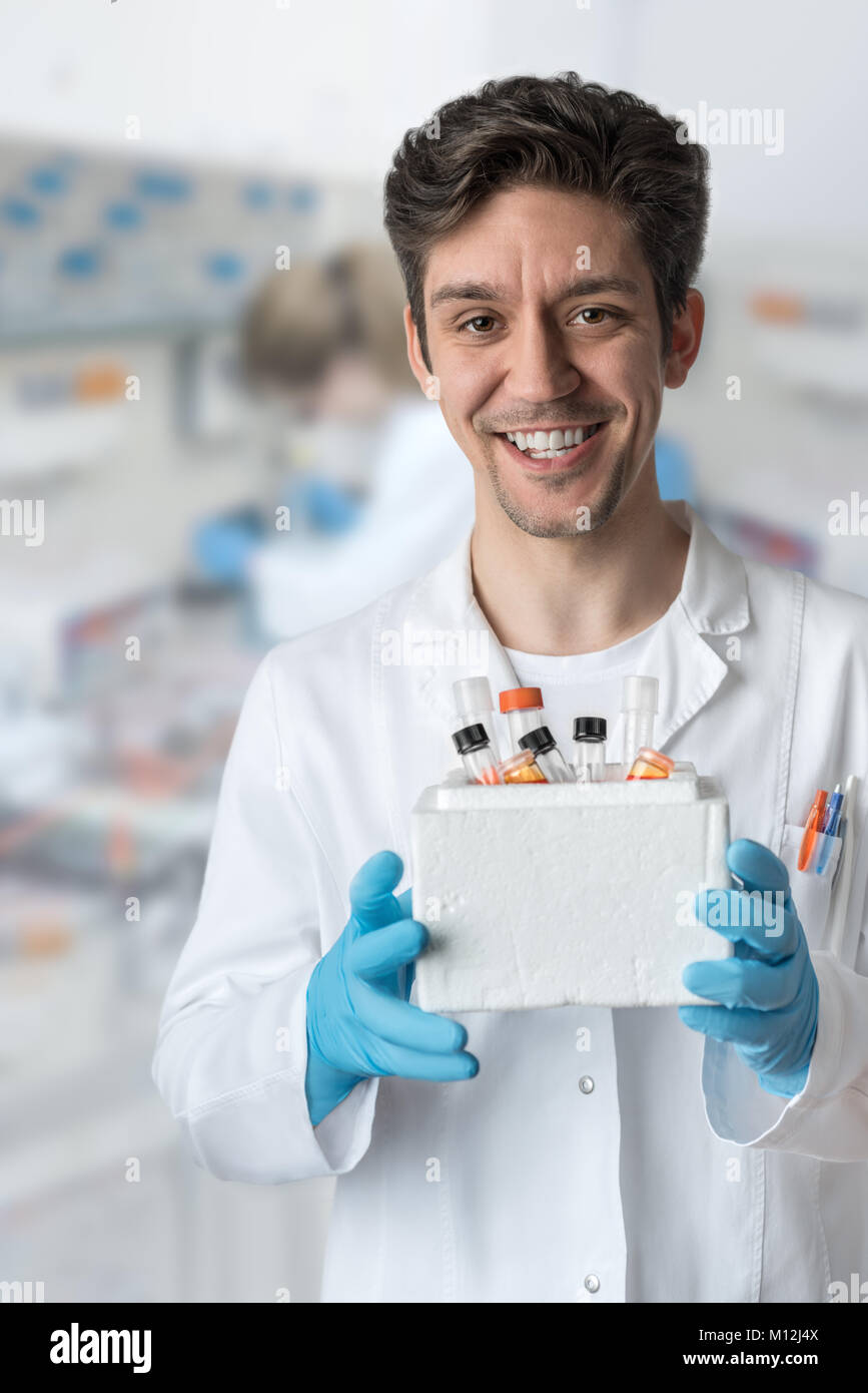 Human hair sample lab hi-res stock photography and images - Alamy