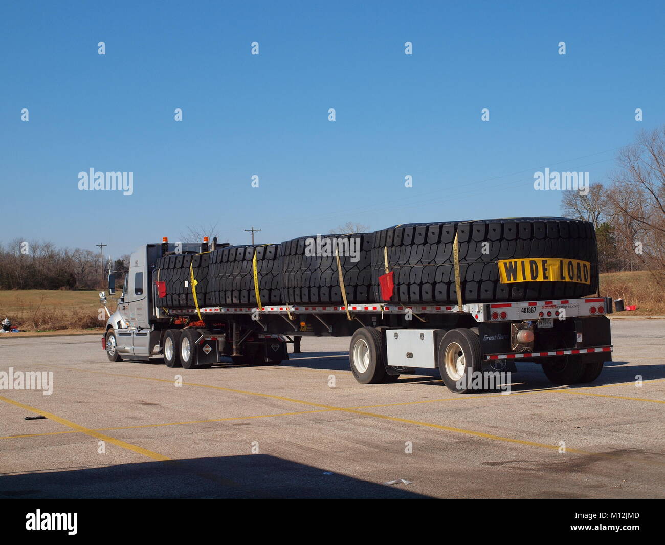 Truck wide load sign hi-res stock photography and images - Alamy