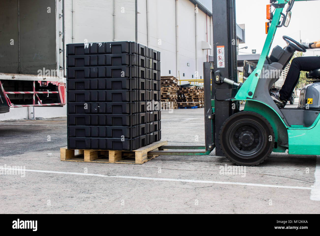 Forklift pallet hi-res stock photography and images - Alamy