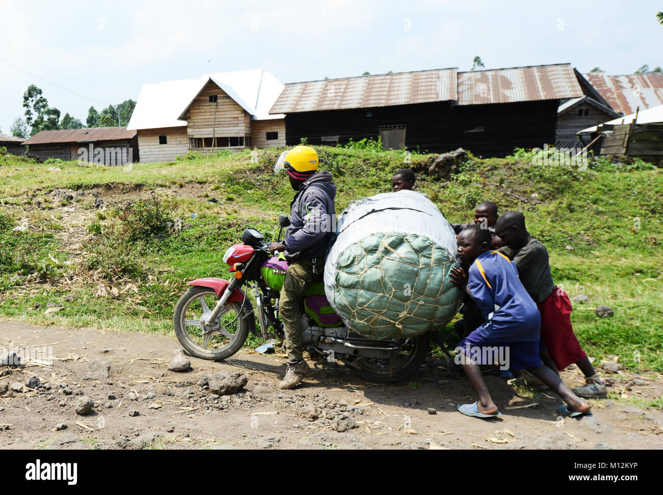 Pushing a heavy load hi-res stock photography and images - Alamy