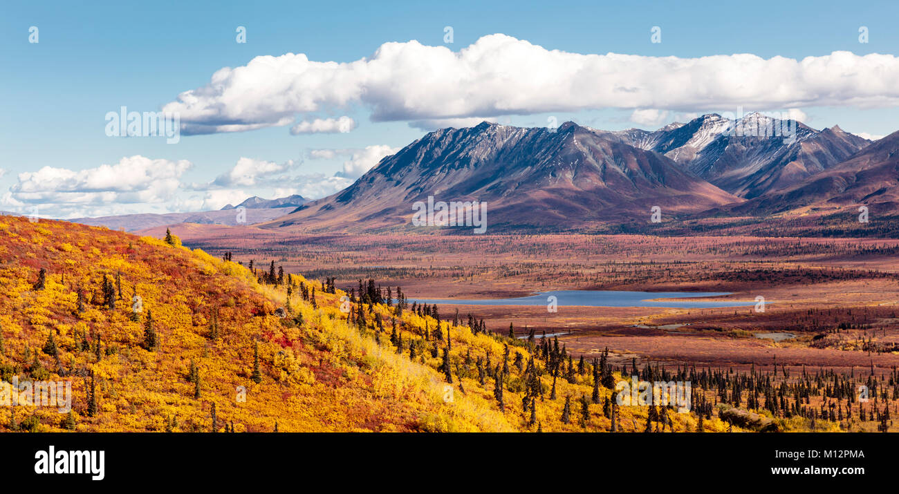 Peak fall colors along the expansive Matanuska Valley in Southcentral ...