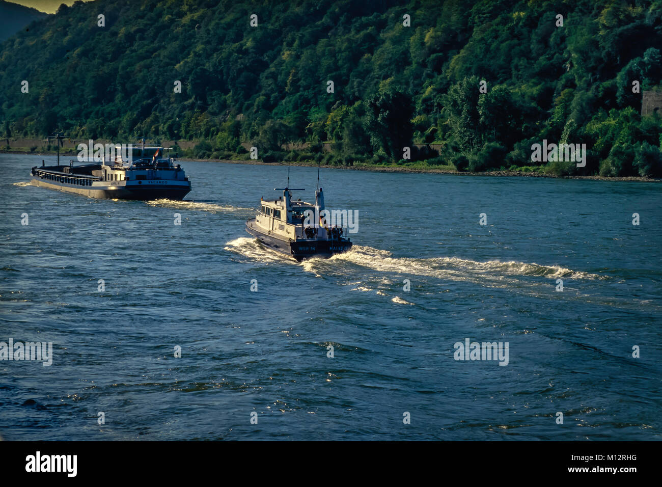 Commercial barges hi-res stock photography and images - Alamy