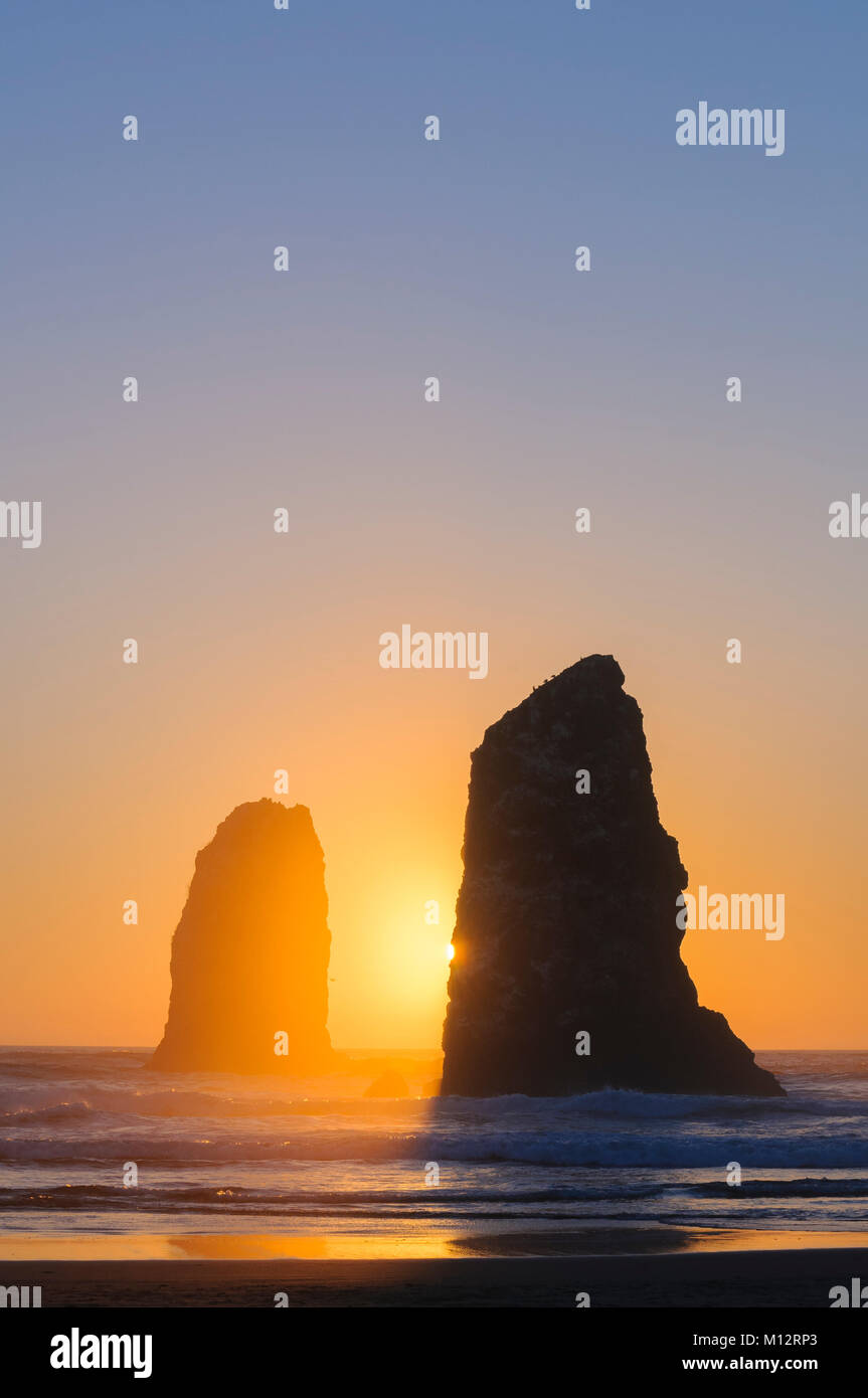 The Needles at Haystack Rock in Cannon Beach on the northern Oregon ...
