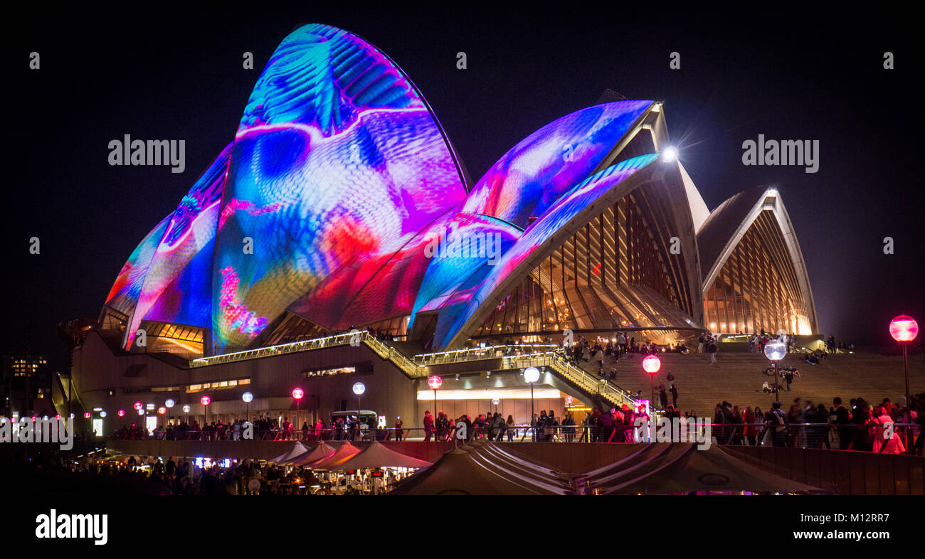 Sydney Opera House illuminated at VIVID light Festival 2017, Circular ...
