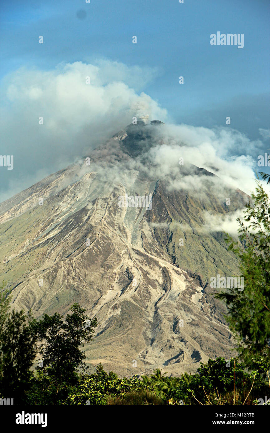 Brgy Buyoan, Legaspi, Albay City, Philippines. January 25, 2018. Mt ...