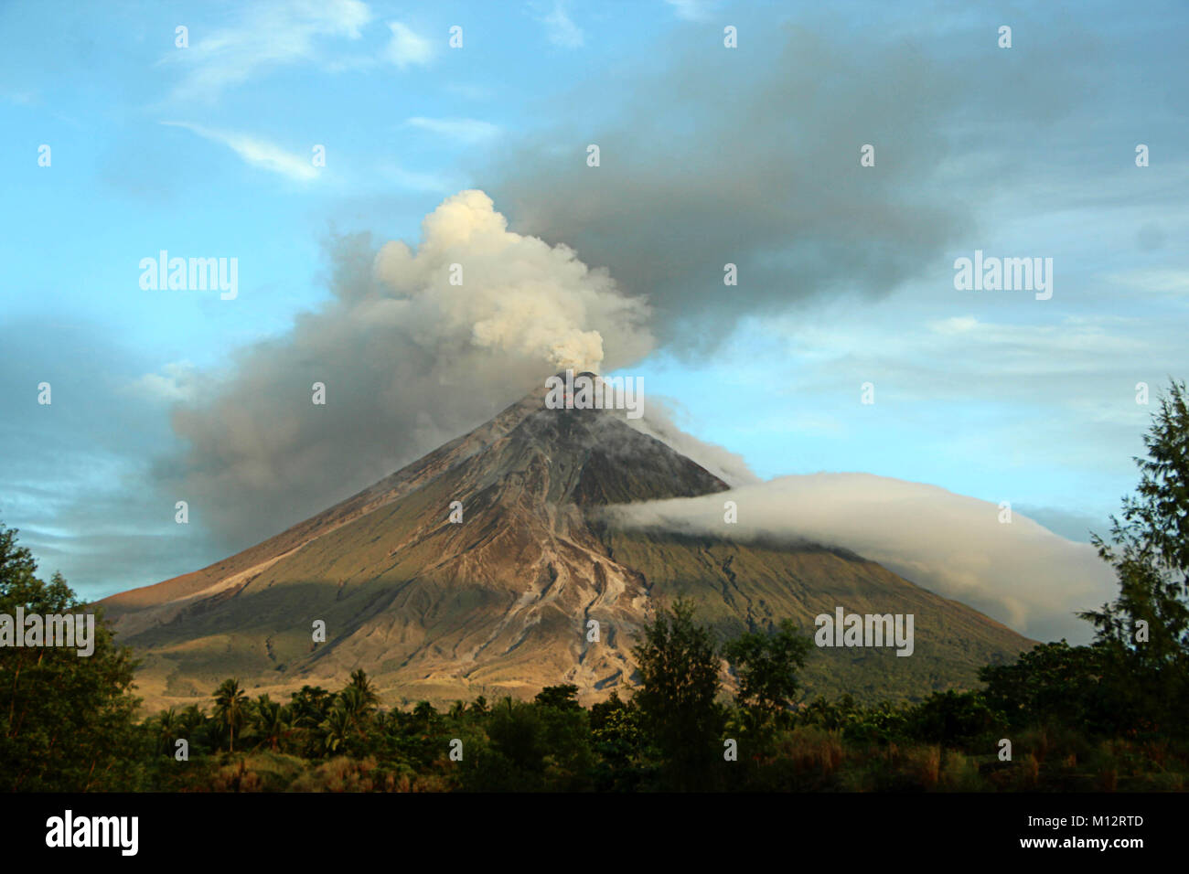 Brgy Buyoan, Legaspi, Albay City, Philippines. January 25, 2018. Mt ...