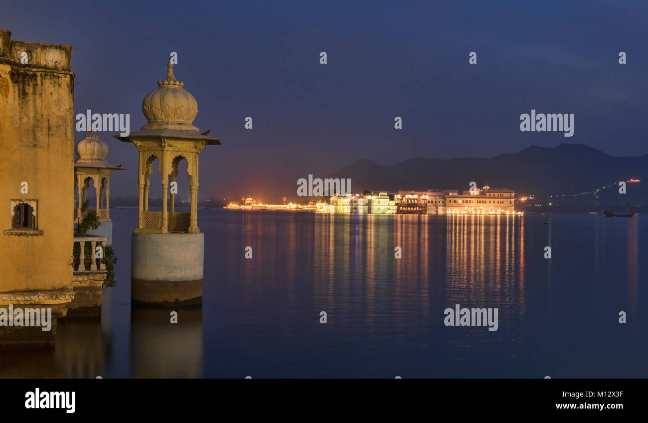 The Jag Niwas Lake Palace Hotel on Lake Pichola at night, Udaipur ...