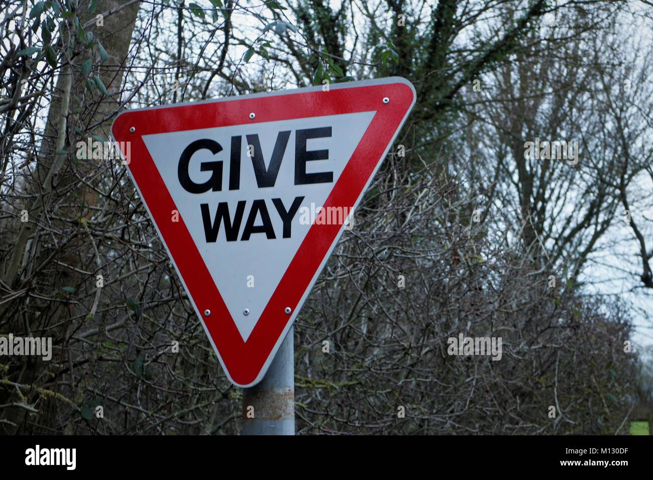 Give way sign uk hi-res stock photography and images - Alamy