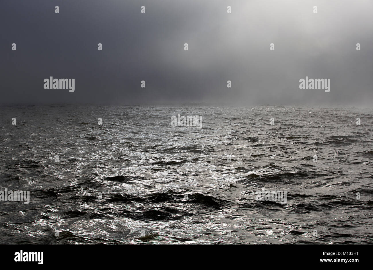 Storm horizon ocean hi-res stock photography and images - Alamy