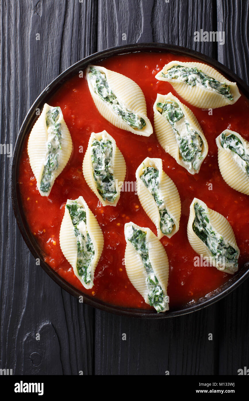 Delicious conchiglioni pasta stuffed with spinach and ricotta cheese ...