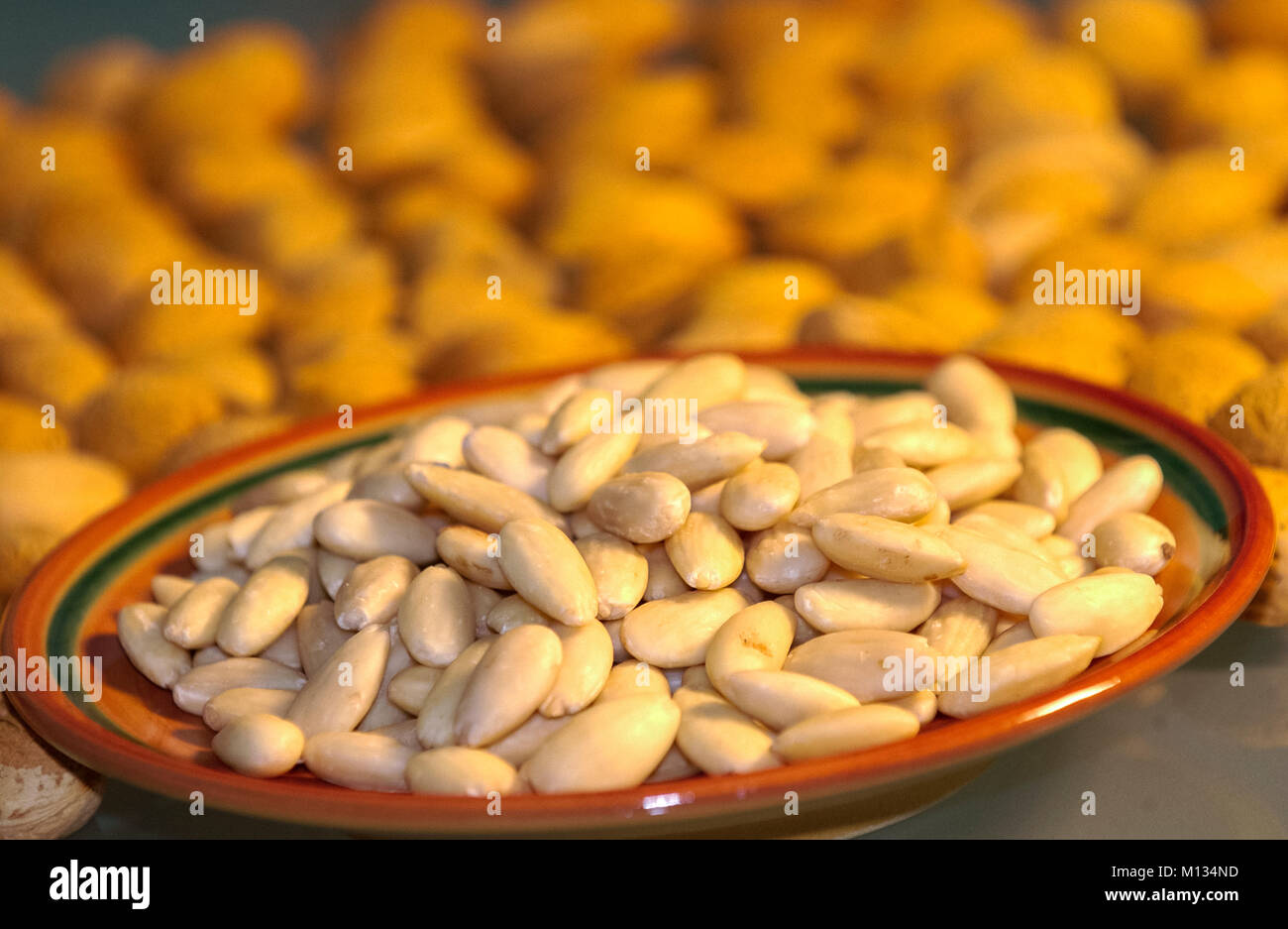 Italy peeled almonds Stock Photo - Alamy
