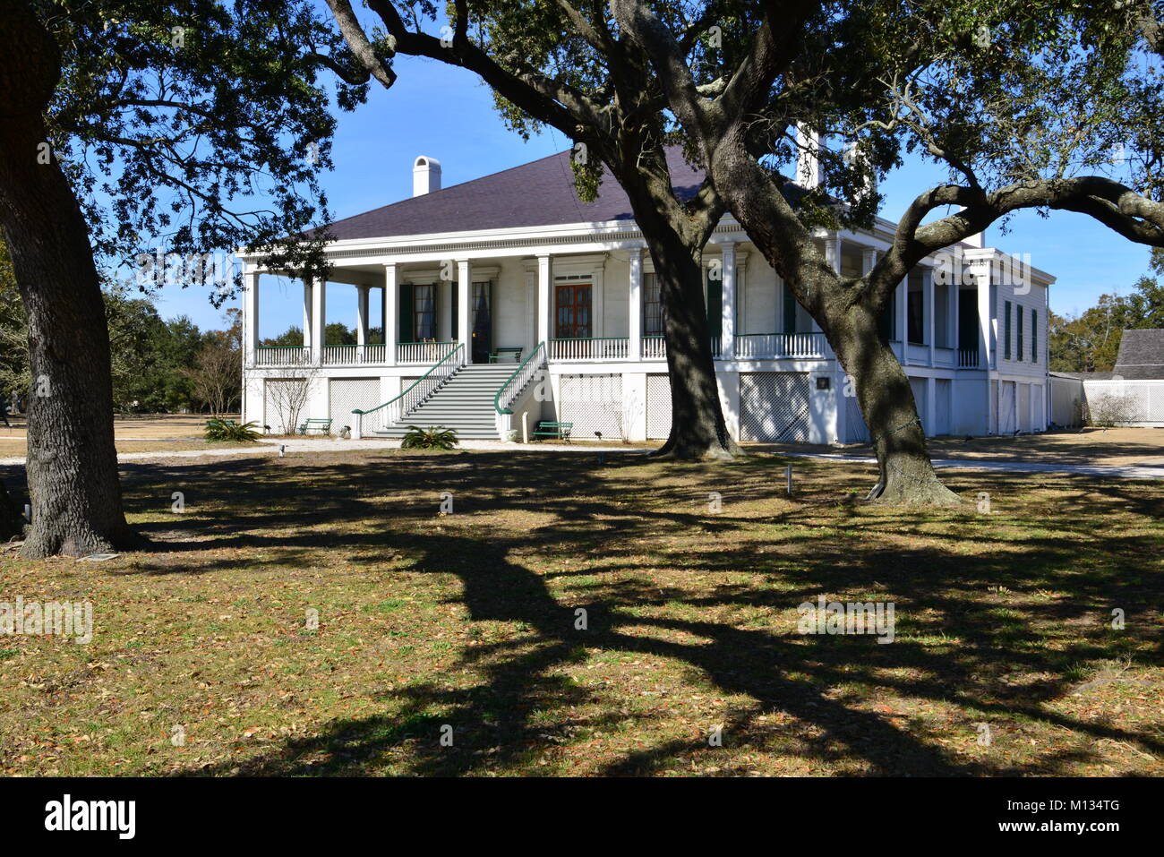 The outside of Beauvoir the last home of Jefferson Davis Stock Photo ...