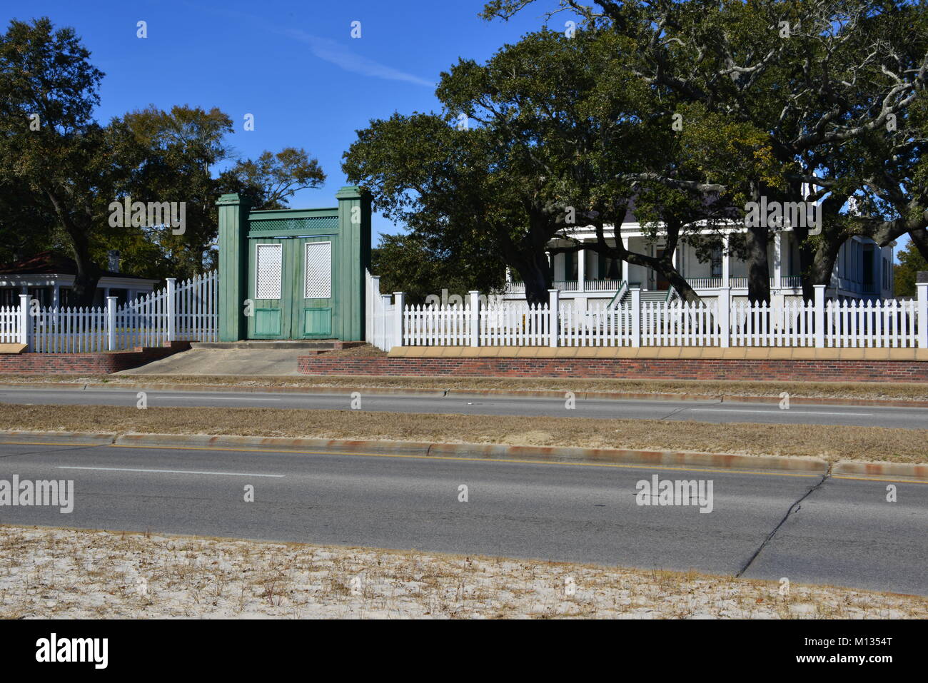 The outside of Beauvoir the last home of Jefferson Davis Stock Photo ...