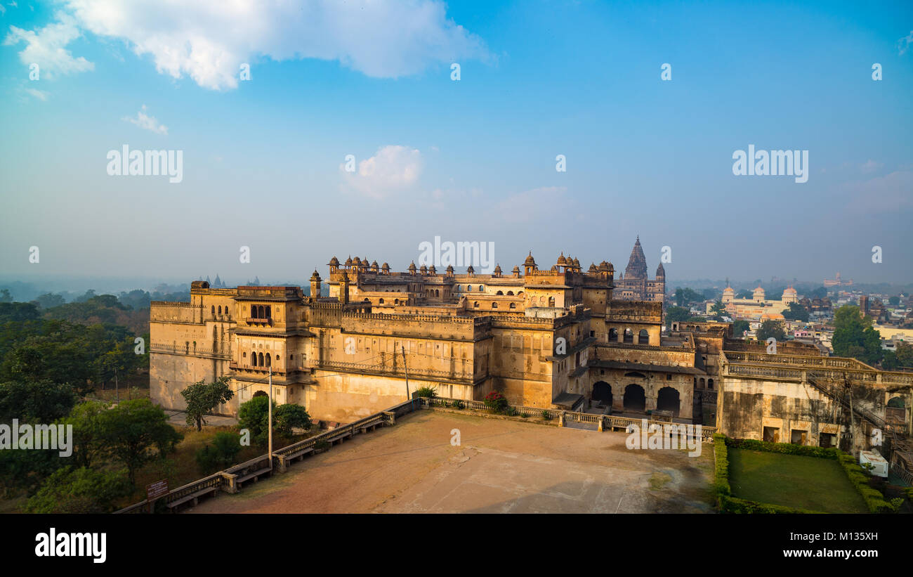 Exterior view of orchha fort hi-res stock photography and images - Alamy