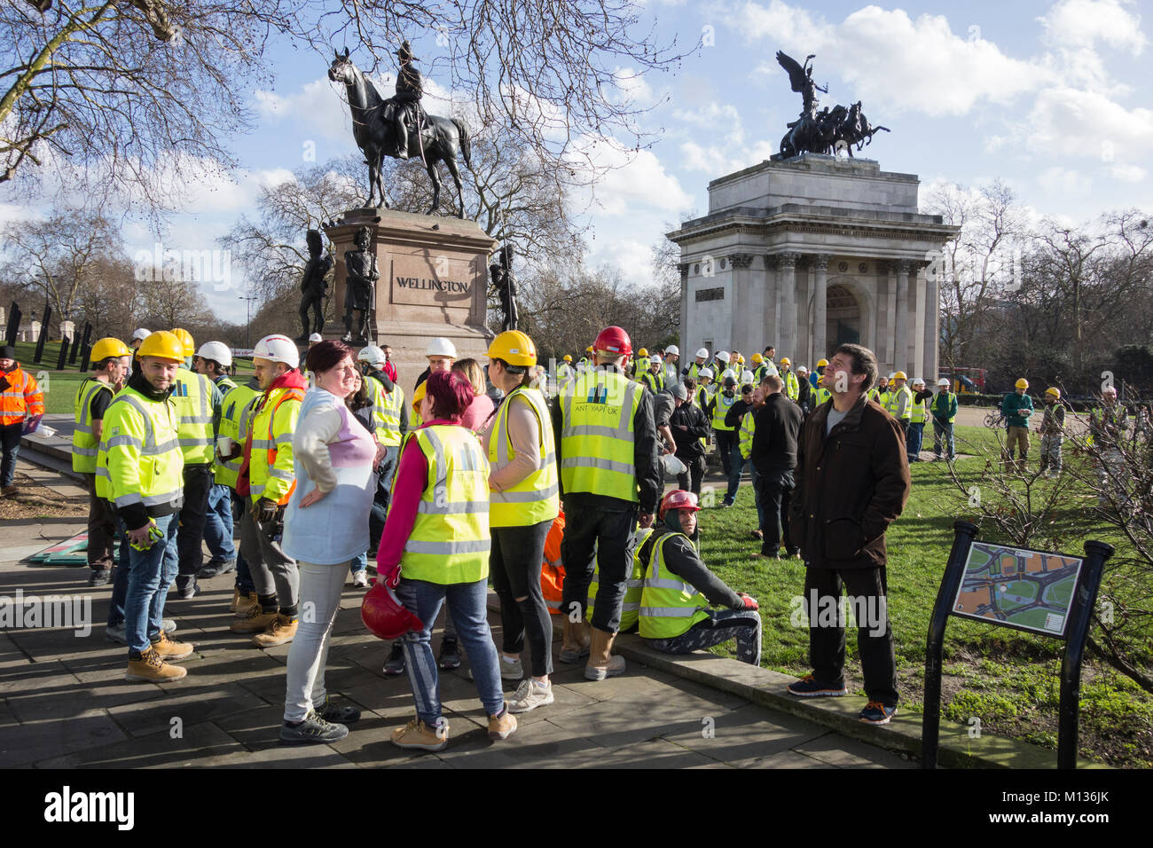 London, England, UK. 25th January, 2018. Workers from DGP Logistics ...