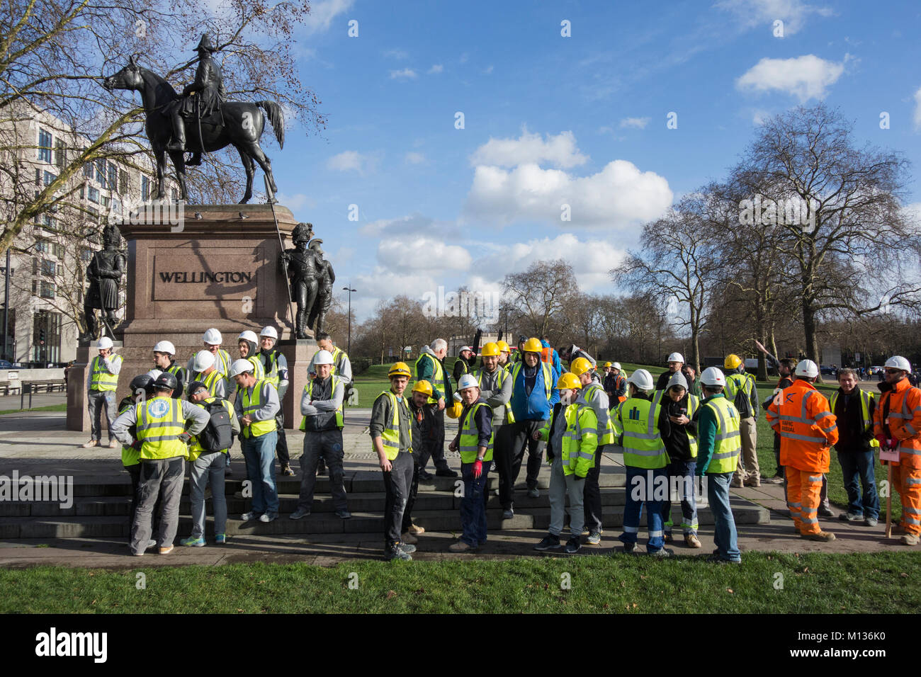 London, England, UK. 25th January, 2018. Workers from DGP Logistics ...