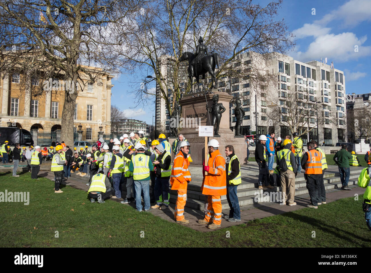 London, England, UK. 25th January, 2018. Workers from DGP Logistics ...