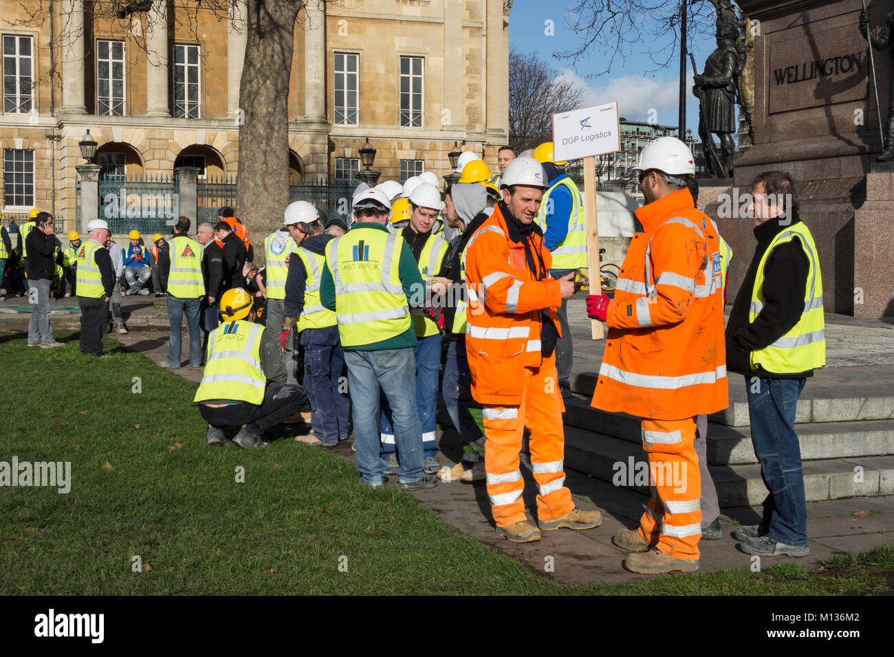 London, England, UK. 25th January, 2018. Workers from DGP Logistics ...