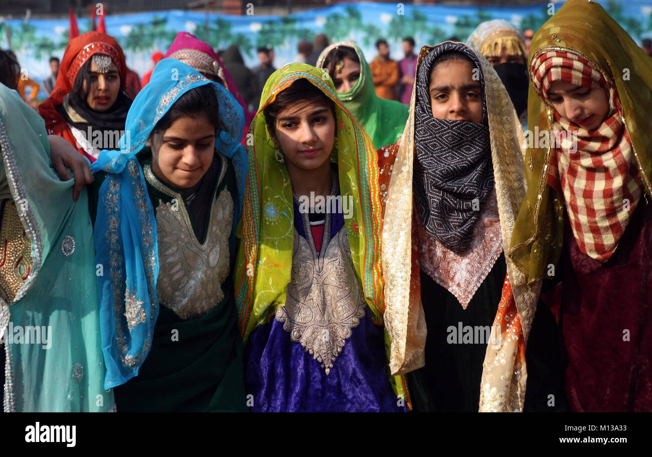 Kashmiri dance hi-res stock photography and images - Alamy