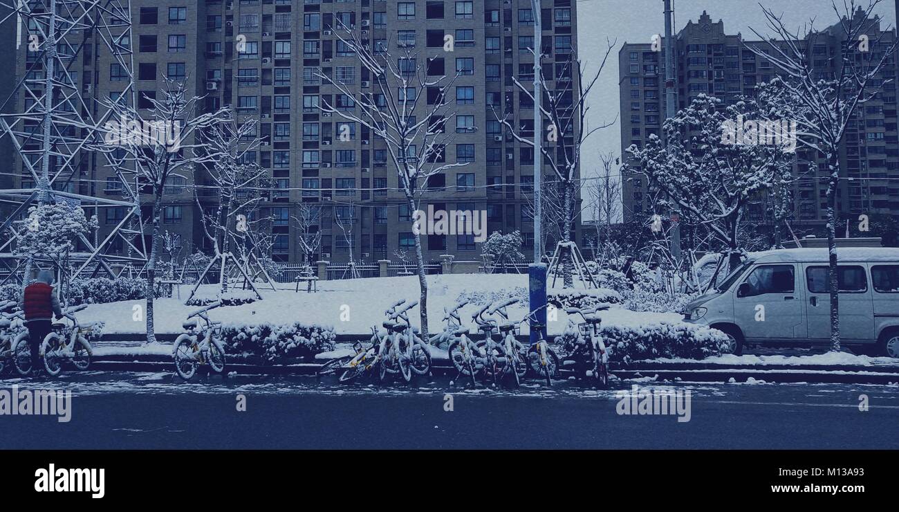 Snowfall in shanghai hi-res stock photography and images - Alamy