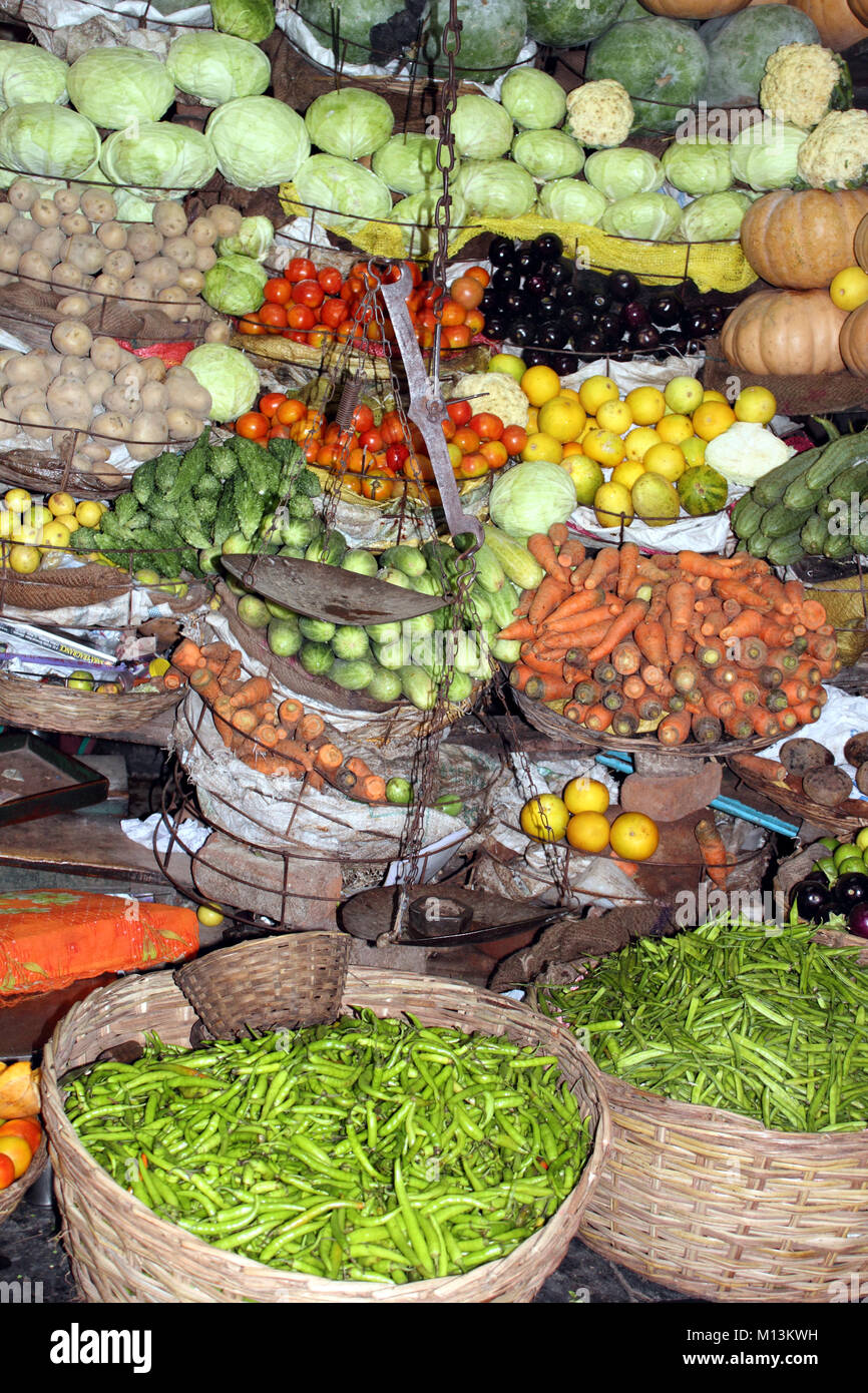 Upright view of vegetable stall in India Stock Photo - Alamy