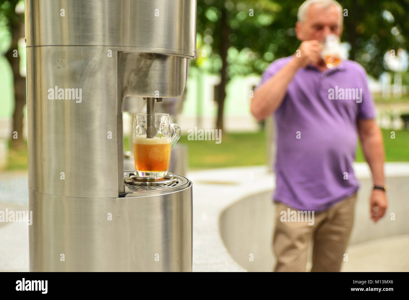 Gold drink hi-res stock photography and images - Alamy