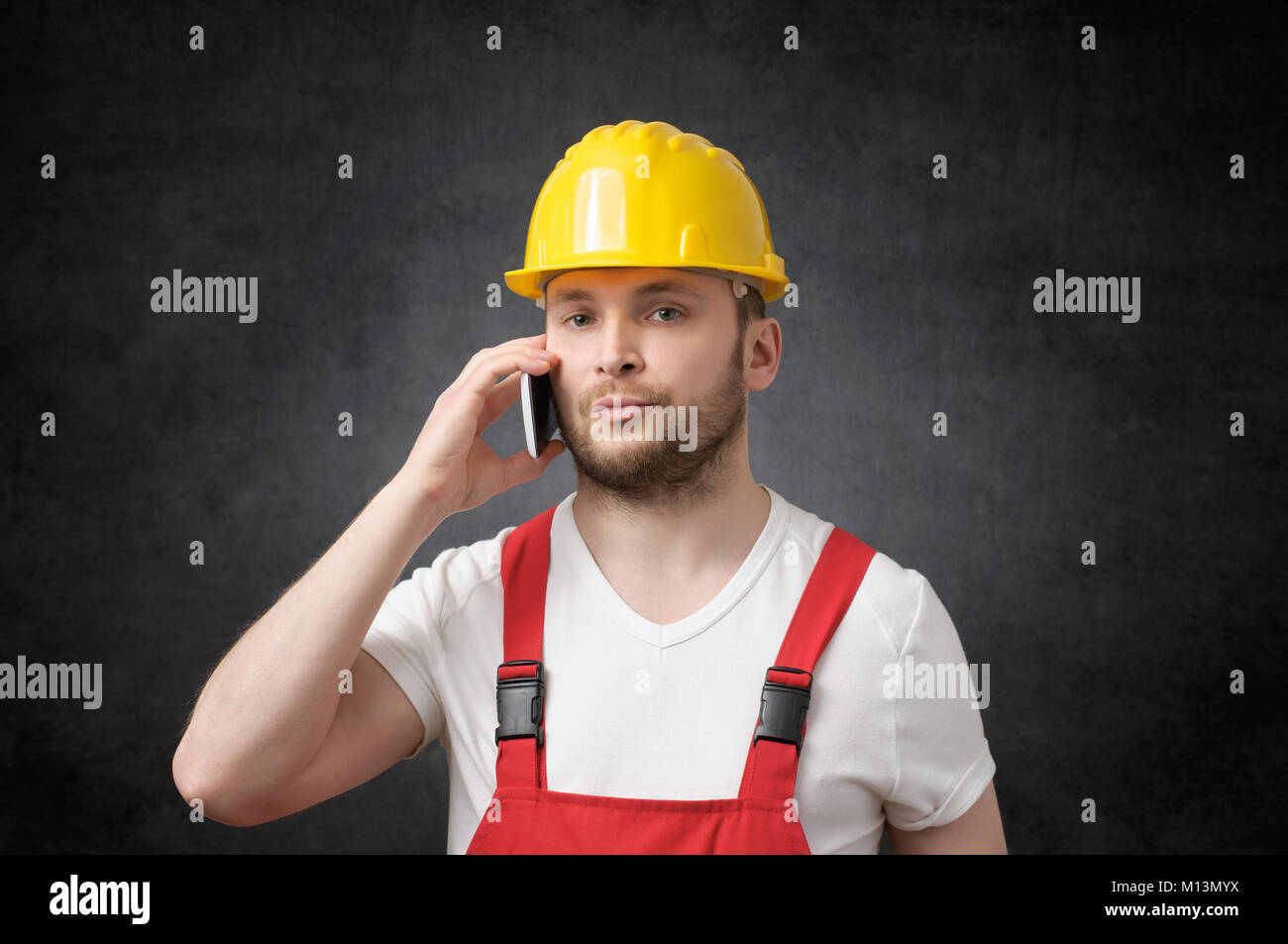 Construction worker using smartphone Stock Photo - Alamy