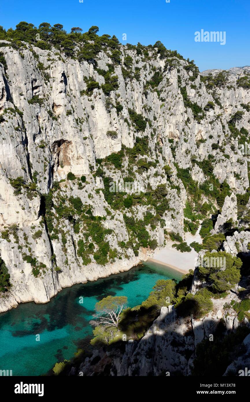 Calanque d’en vau beach hi-res stock photography and images - Alamy