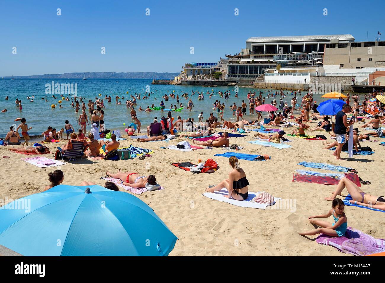 Sunbathing swimming water people hi-res stock photography and images ...