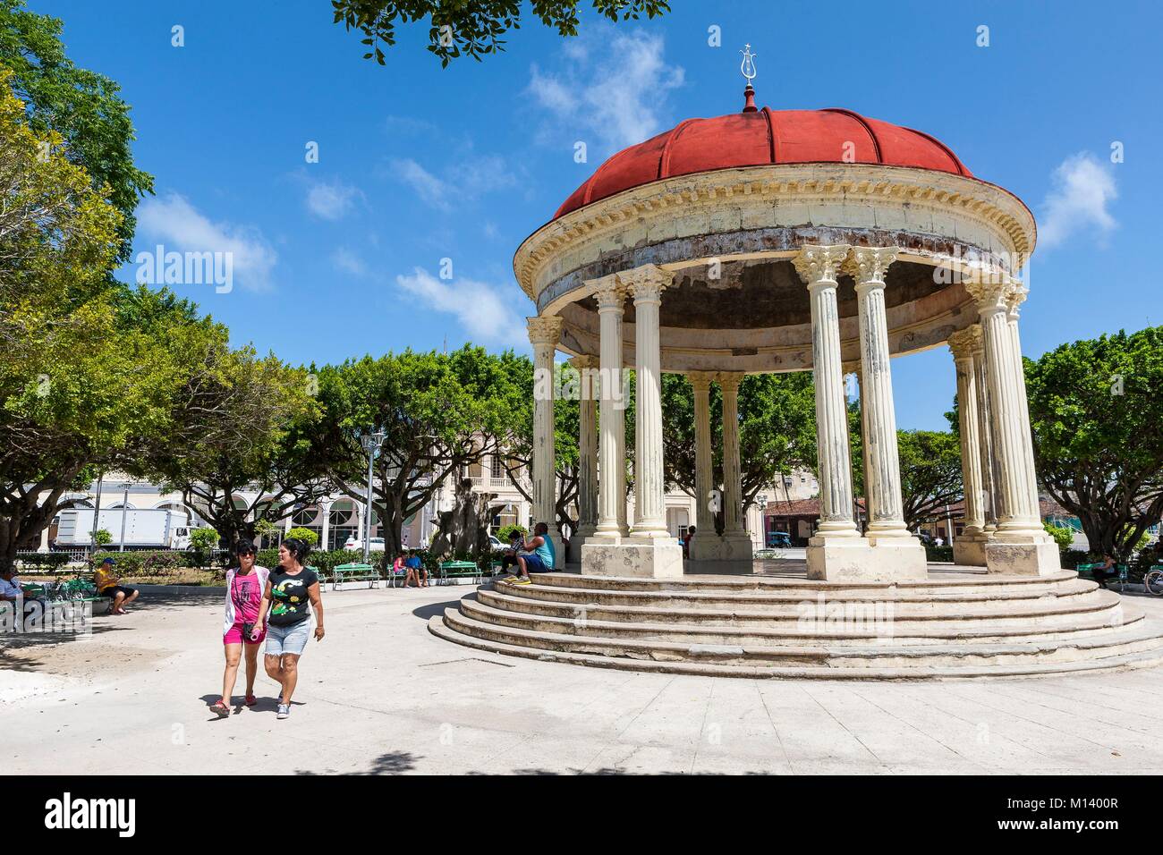 Cuba, Villa Clara province, Caibarien, the kiosk on the square Stock ...