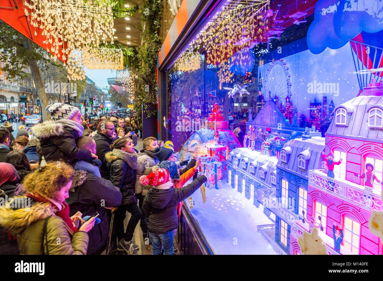 France, Paris, Les Grands Boulevards, animations of Christmas shop ...