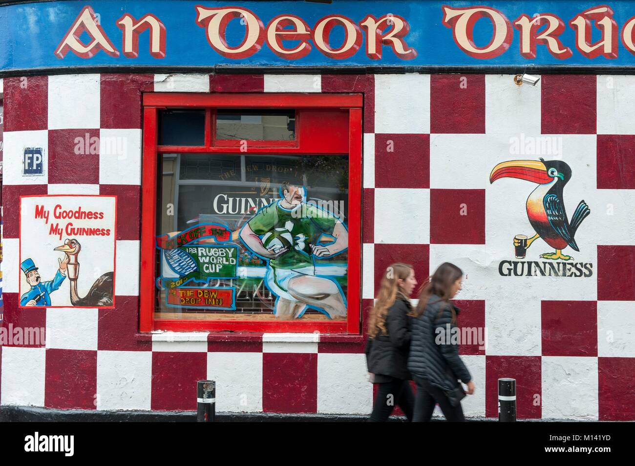 Dew drop inn pub sign hi-res stock photography and images - Alamy