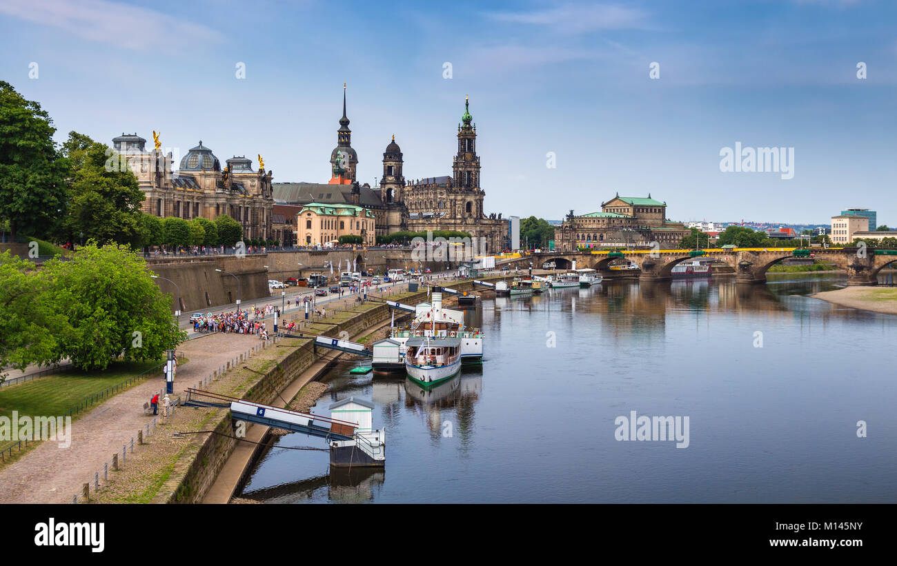 Scenic summer view of the Old Town architecture with Elbe river ...