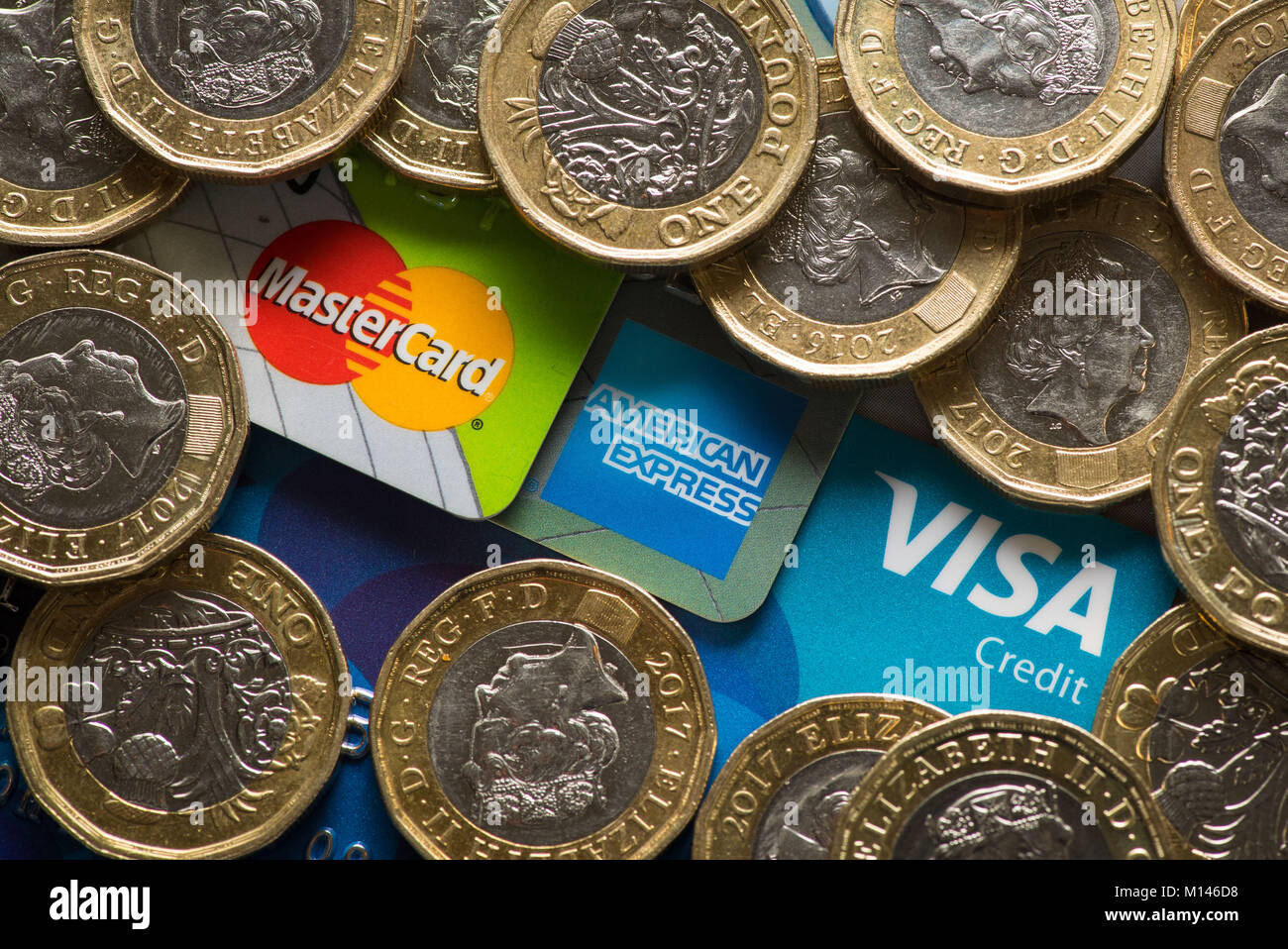 Pound notes and coins credit card hi-res stock photography and images ...