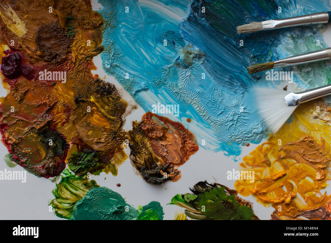 Palette paints drawing tool hi-res stock photography and images - Alamy