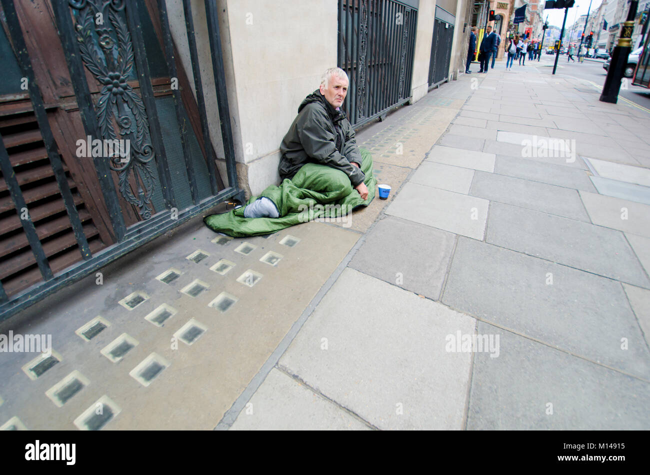 Homeless people in uk hi-res stock photography and images - Alamy