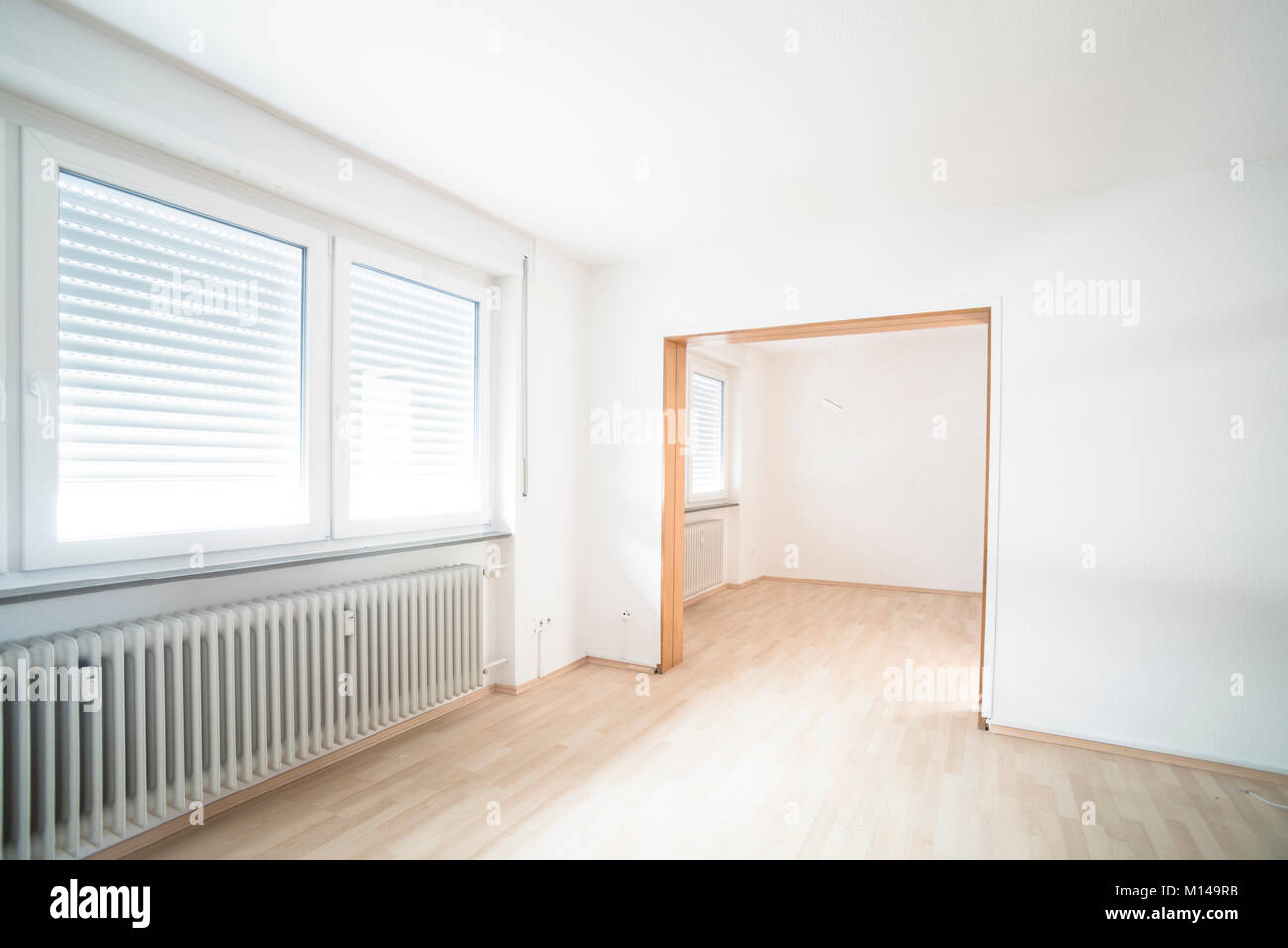 Empty apartment agent hi-res stock photography and images - Alamy