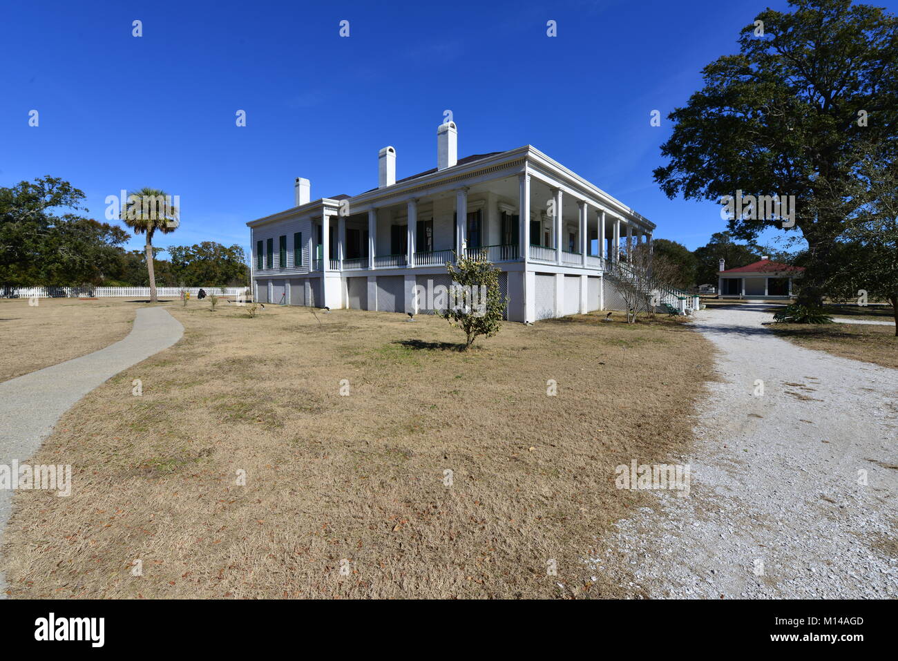 The outside of Beauvoir the last home of Jefferson Davis Stock Photo ...