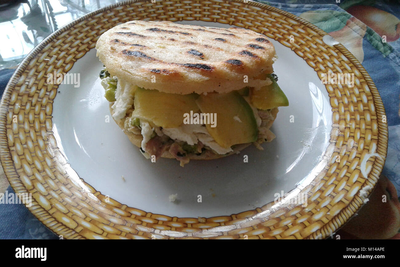 Venezuela : Venezuelan Arepas. Arepa Reina Pepiada Stock Photo - Alamy