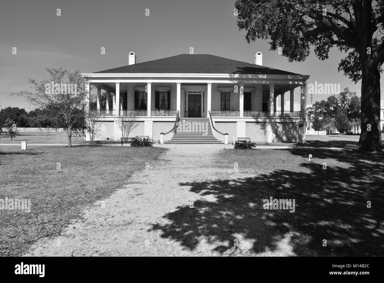 The outside of Beauvoir the last home of Jefferson Davis Stock Photo ...