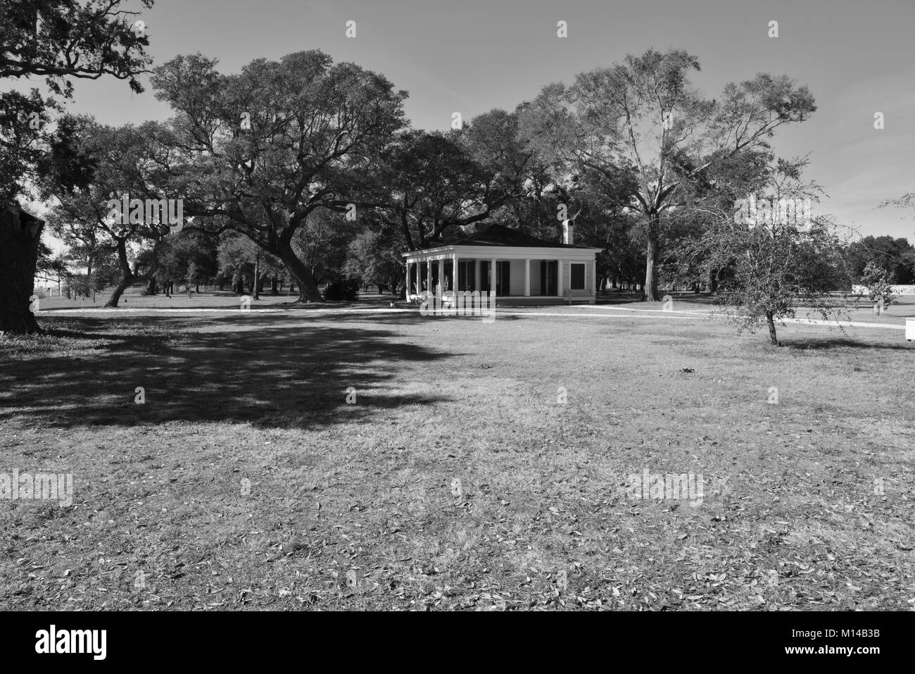 The outside of Beauvoir the last home of Jefferson Davis Stock Photo ...