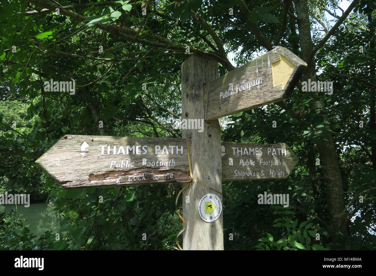 Thames path signposts hi-res stock photography and images - Alamy