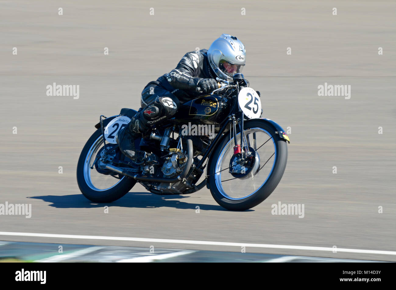 1933 Rudge TTR owned by Mike Farrall racing in the Barry Sheene ...