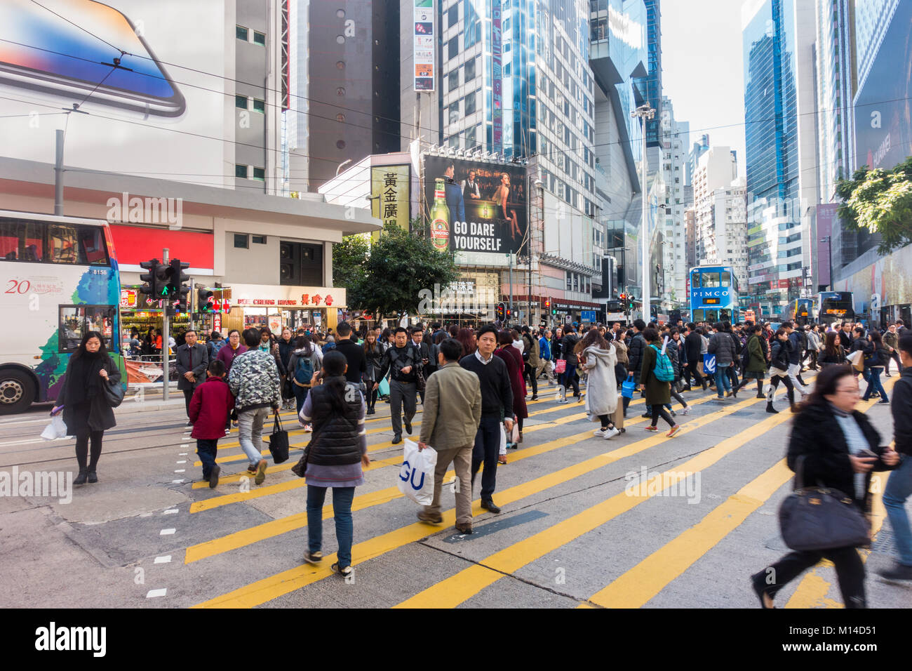 Hong kong buildings people hi-res stock photography and images - Alamy