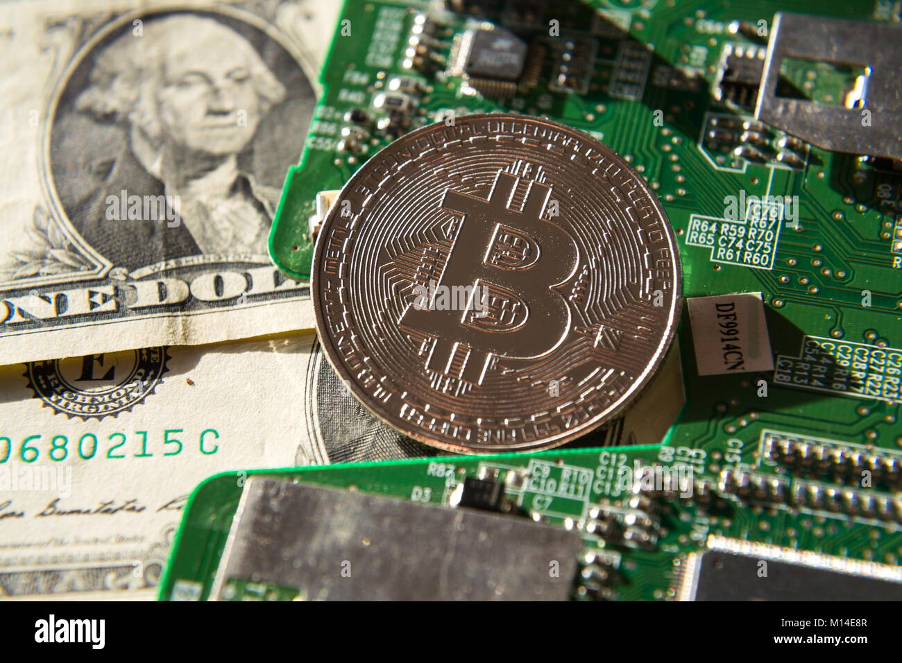 Cryptocurrency mining computer hi-res stock photography and images - Alamy