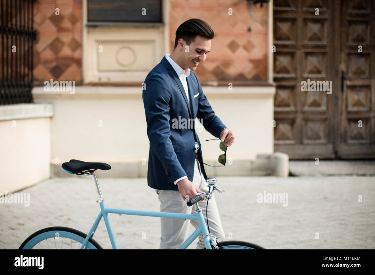 Fashion man elegant street hi-res stock photography and images - Alamy