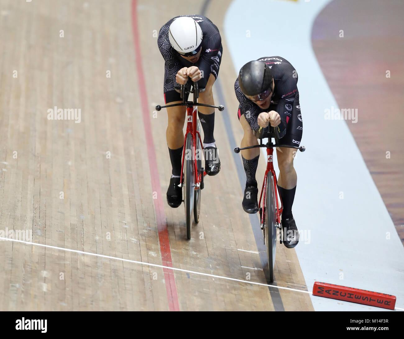 Charlie Tanfield (left) catches Dan Bigham to win the Mens Pursuit ...