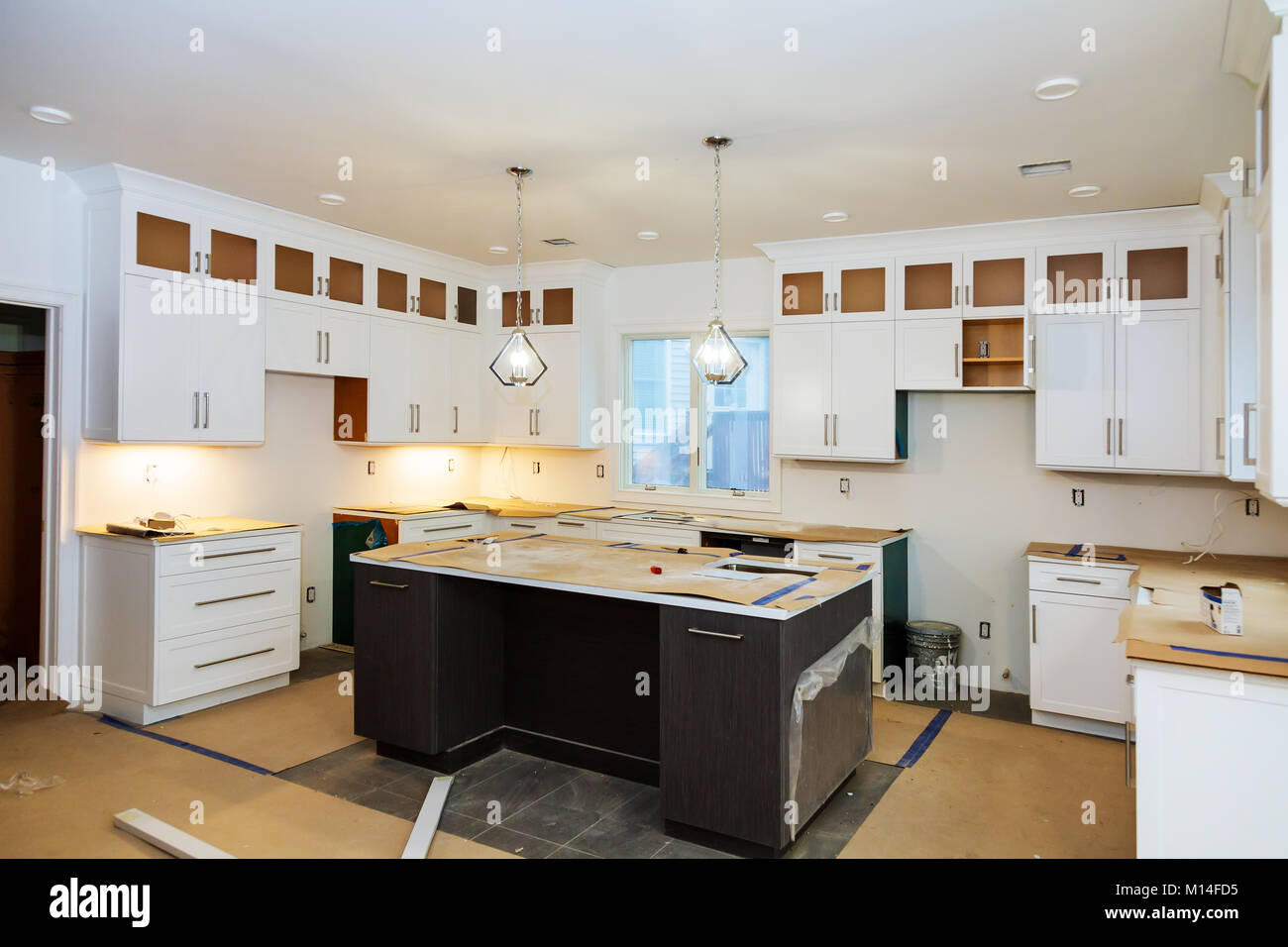 Installing new induction hob in modern kitchen Installation of kitchen ...